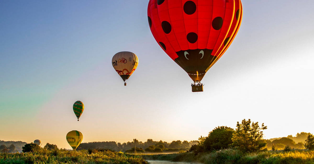 Lidojums ar gaisa balonu virs Cēsīm - GribuAtpusties.lv
